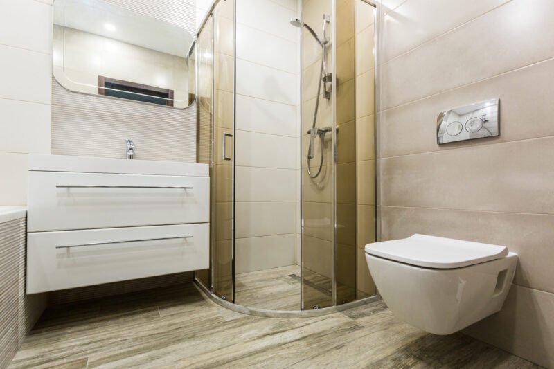 7 Small En-suite Bathroom Ideas to Make the Most of Your Space – Garmur ...